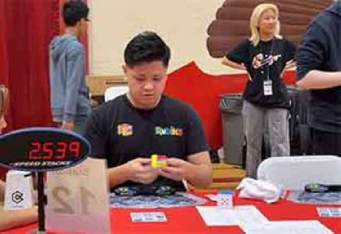 Guy Breaks Rubik's Cube World Record With Lightning - One News Page