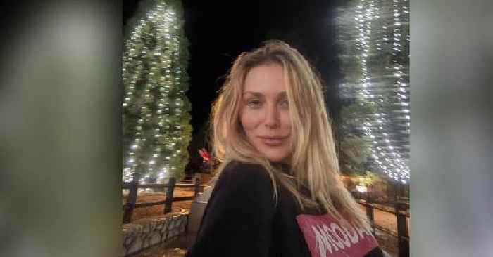 Newly Married Courtney Stodden Wows in Skimpy Blue - One News Page