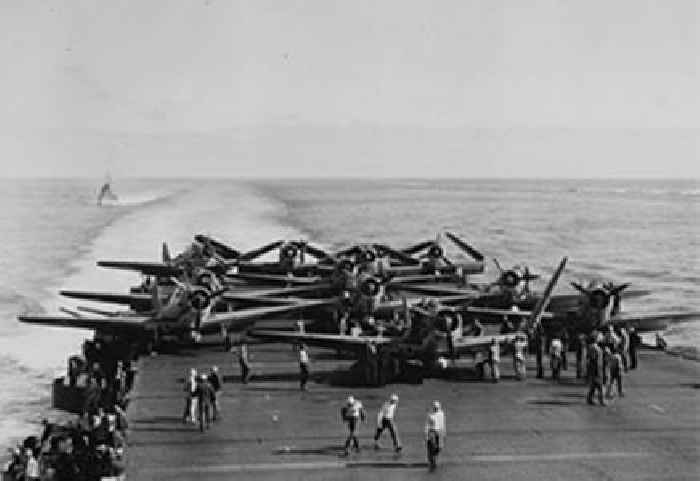 29 Photos from Inside The Battle of Midway During WWII - One News Page