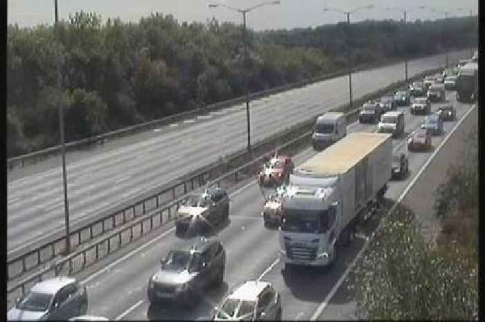 M25 fire live updates as Surrey M25 blocked near - One News Page