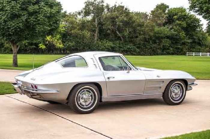 Dealer Sells a 1963 Corvette Split-Window Coupe, - One News Page
