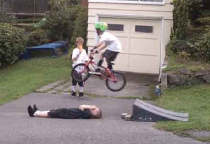 15 People Who Should Know Not to Do What They're - One News Page