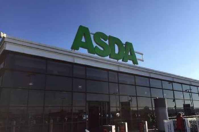 Man and 3 women arrested after 'abuse' at Essex Asda - One News Page