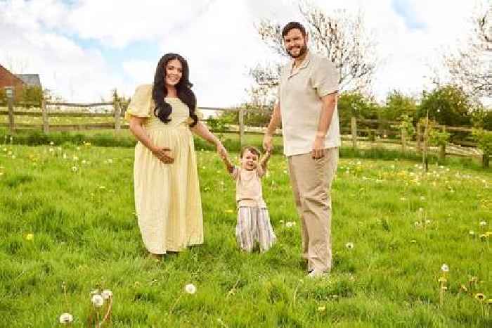 Scarlett Moffatt confirms second baby boy with fiancé - One News Page