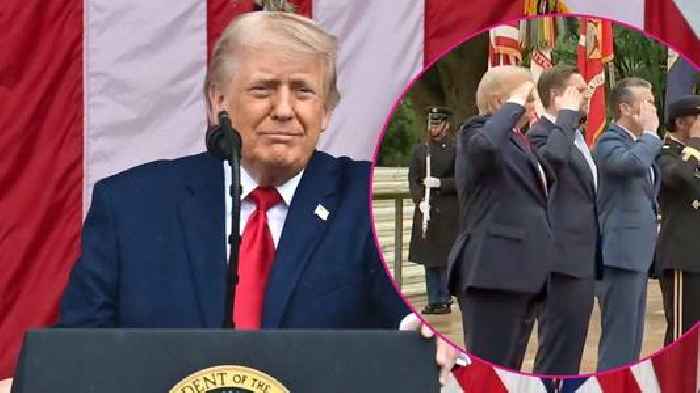 'He's Gonna Fall Over': Donald Trump Accused of - One News Page