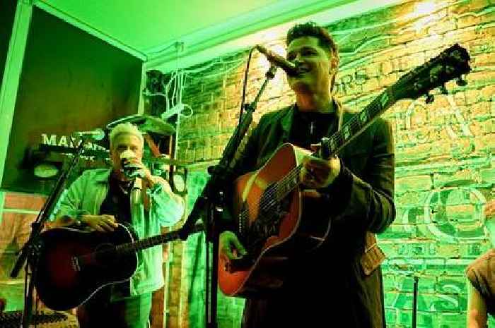 The Script play surprise Glasgow pub gig after opening - One News Page