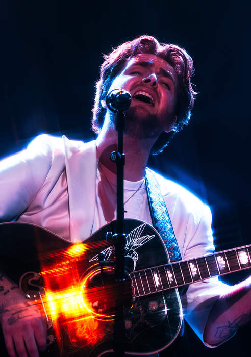 Alex Warren was homeless and sleeping in friends' cars - One News Page