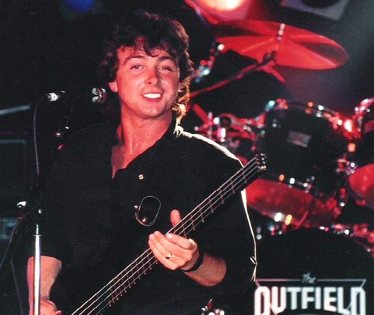 The Outfield Singer Tony Lewis Dead at 62 - One News Page